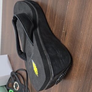 Volatile | Shoes | Volatile Size 6 Black Foam Platform Thong Sandals ...